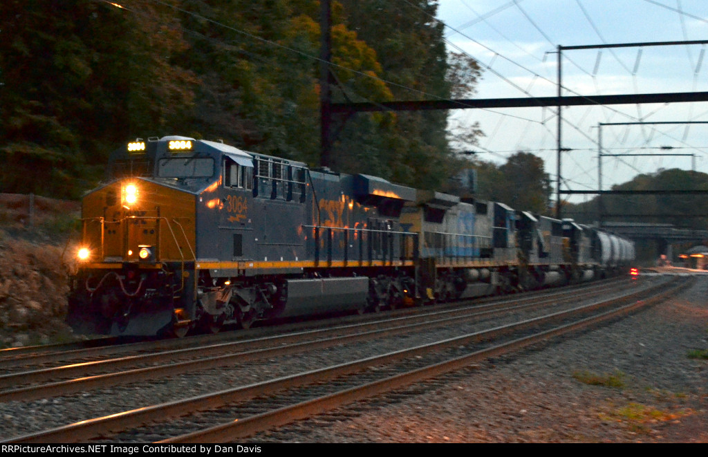 CSX ES44AH 3064 leads Q438-22